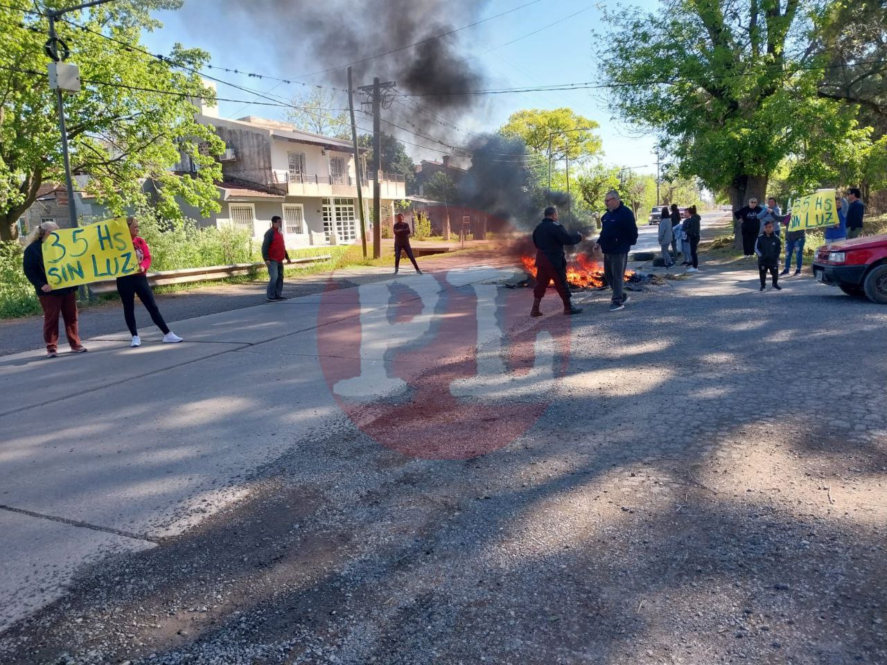 Llevan 48 horas sin luz y salieron a manifestarse. - Prensa Libre ... Llevan 48 horas sin luz y salieron a manifestarse. - Prensa Libre ...